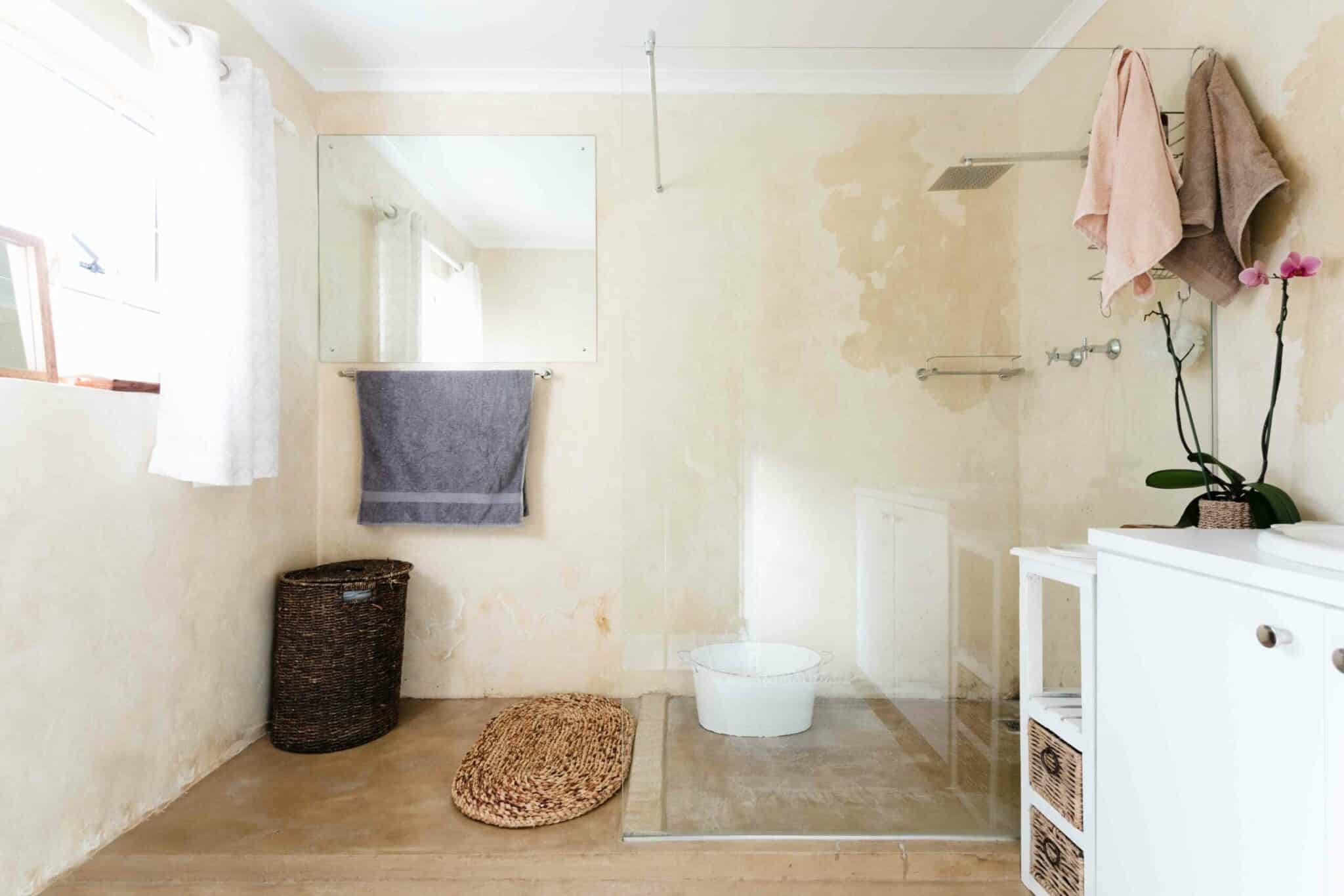 18 Timeless Doorless Showers to Enhance Your Bathing Experience - Onelmon